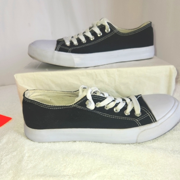 bcg | Shoes | Bcg Womens Black And White Sneakers Size 85 | Poshmark
